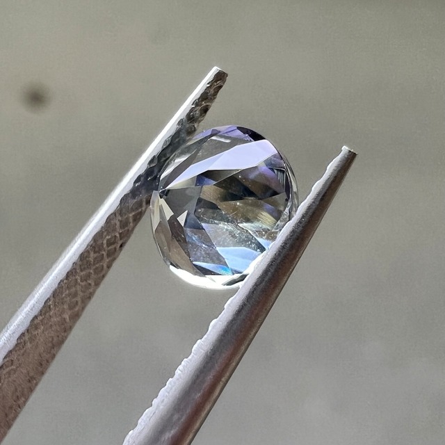 ゾイサイト 0.91ct 5.86mm ラウンドルース | 鈴木屋