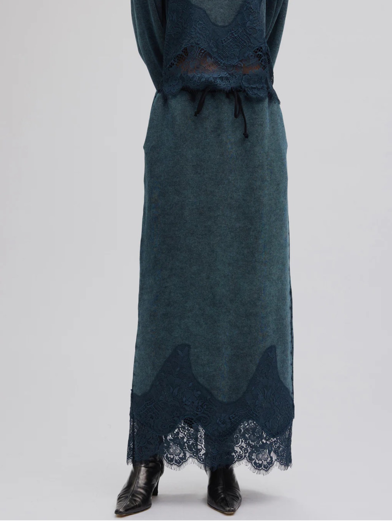 【AMERI】CHEMICAL OVERDYE LACE SWEAT SKIRT (0224209611420) | CLOAK&CO EC ...