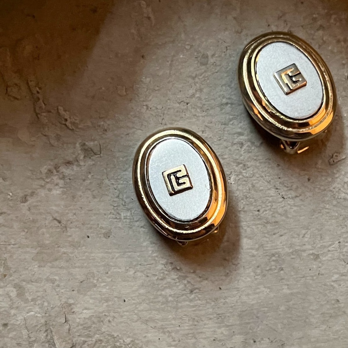 ピエールバルマン メタル ロゴ イヤリング 《E-0062》 | ModernLoop ユーズドアクセサリー専門店