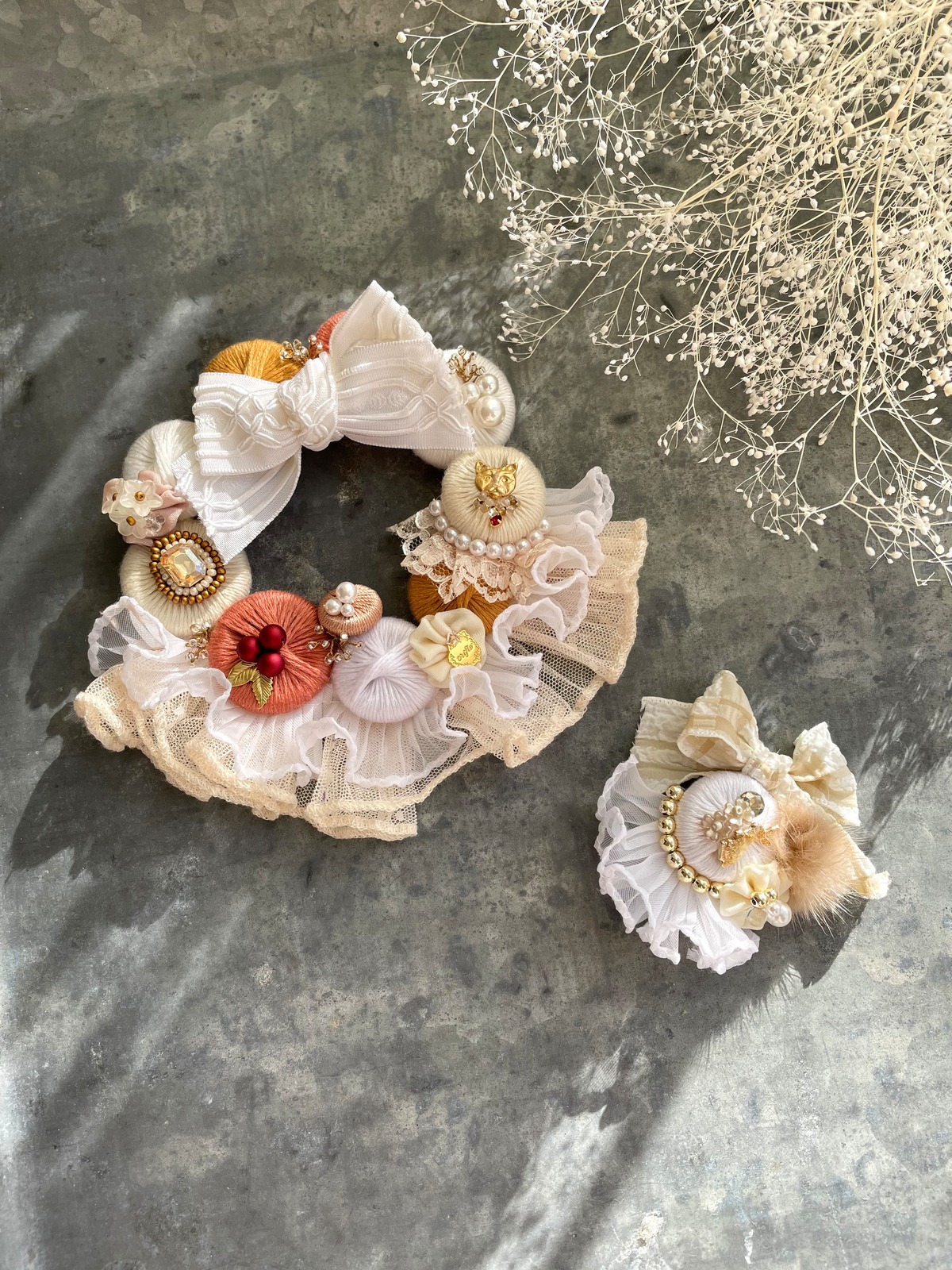 itomaki wreath White color ※broach set | trifle