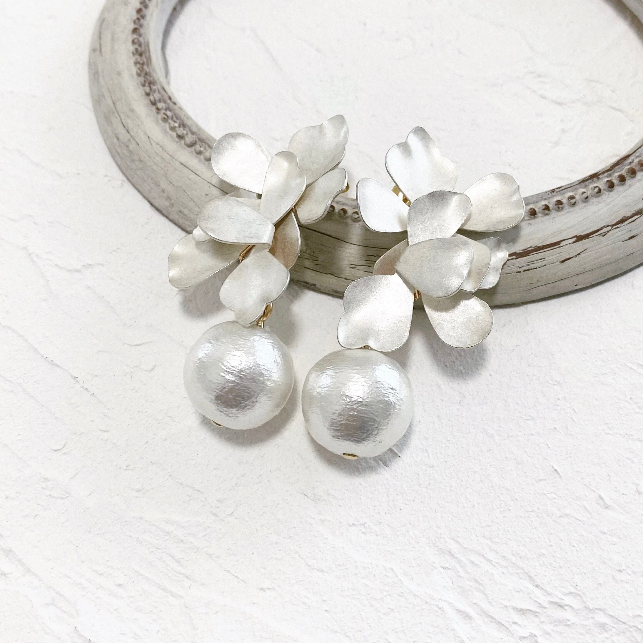 vintage white flower cotton pearl | TROPHY