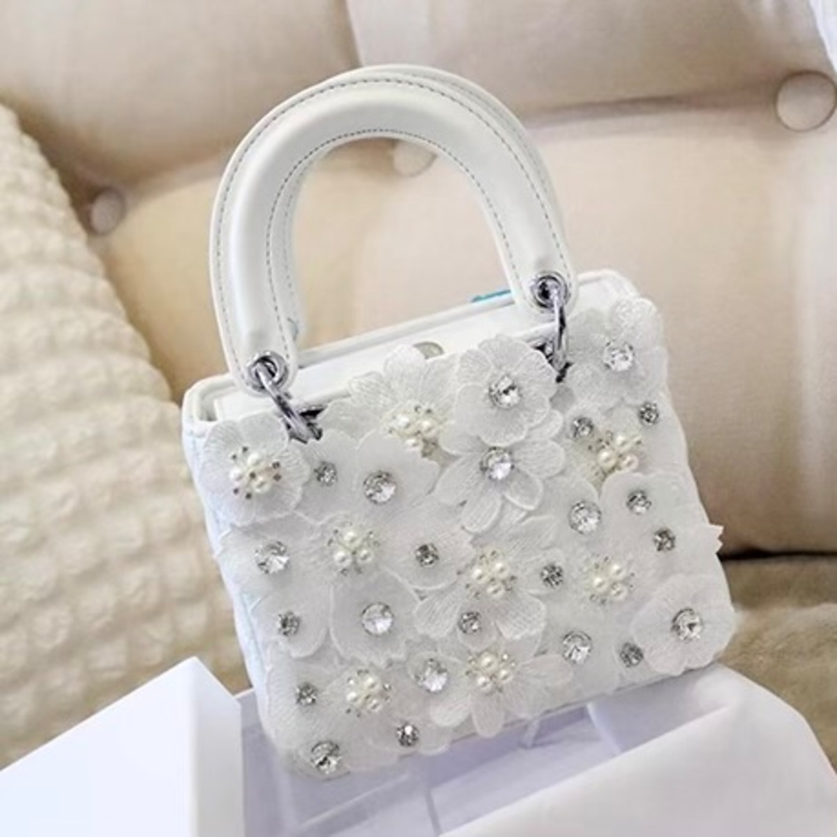 フラワーモチーフ ビジュー装飾 トップハンドル ハンドバッグ A00433 | SproutStyle