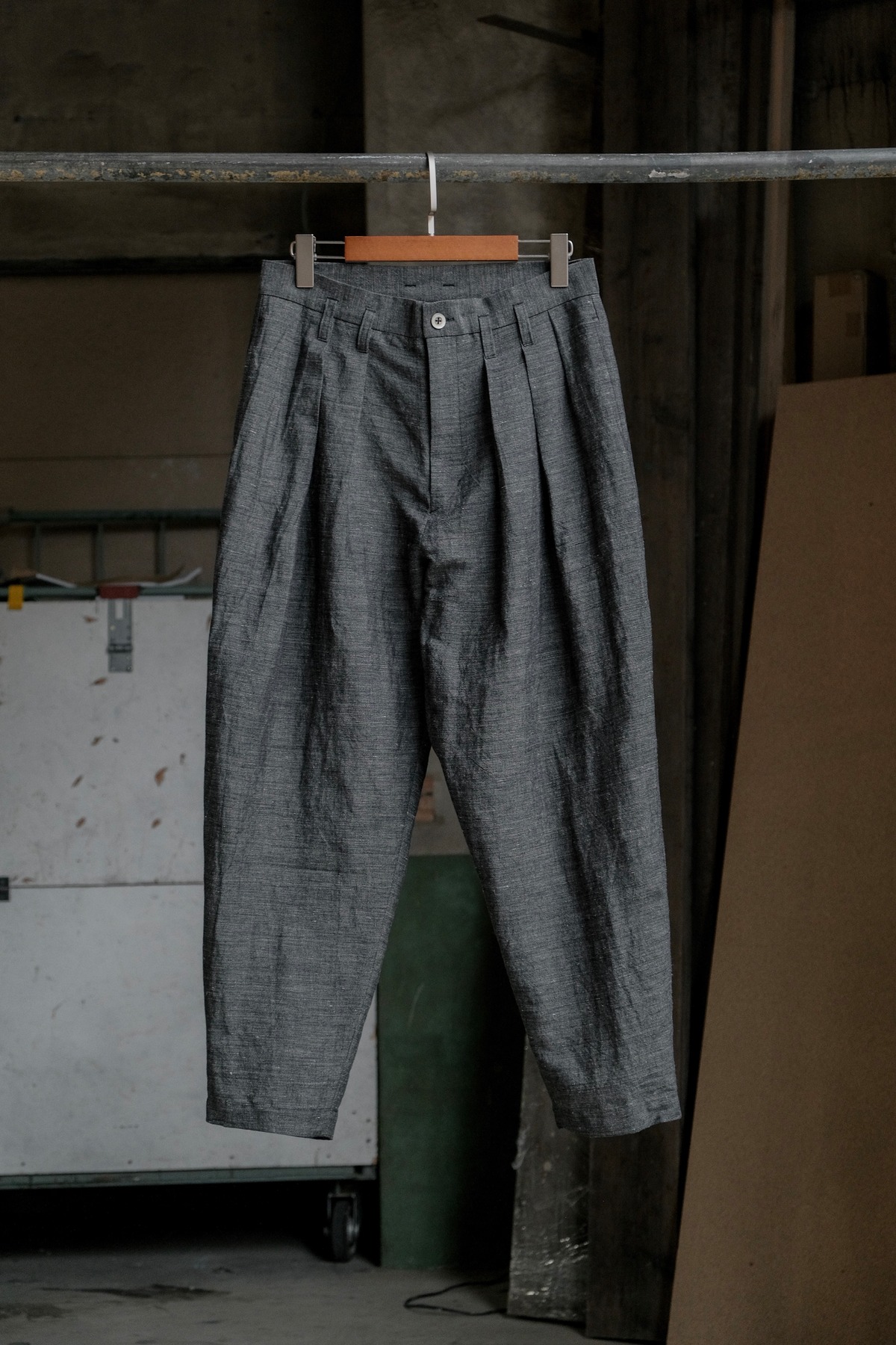 Three Tuck Tapered Pants “Linen × Bamboo” | Petty