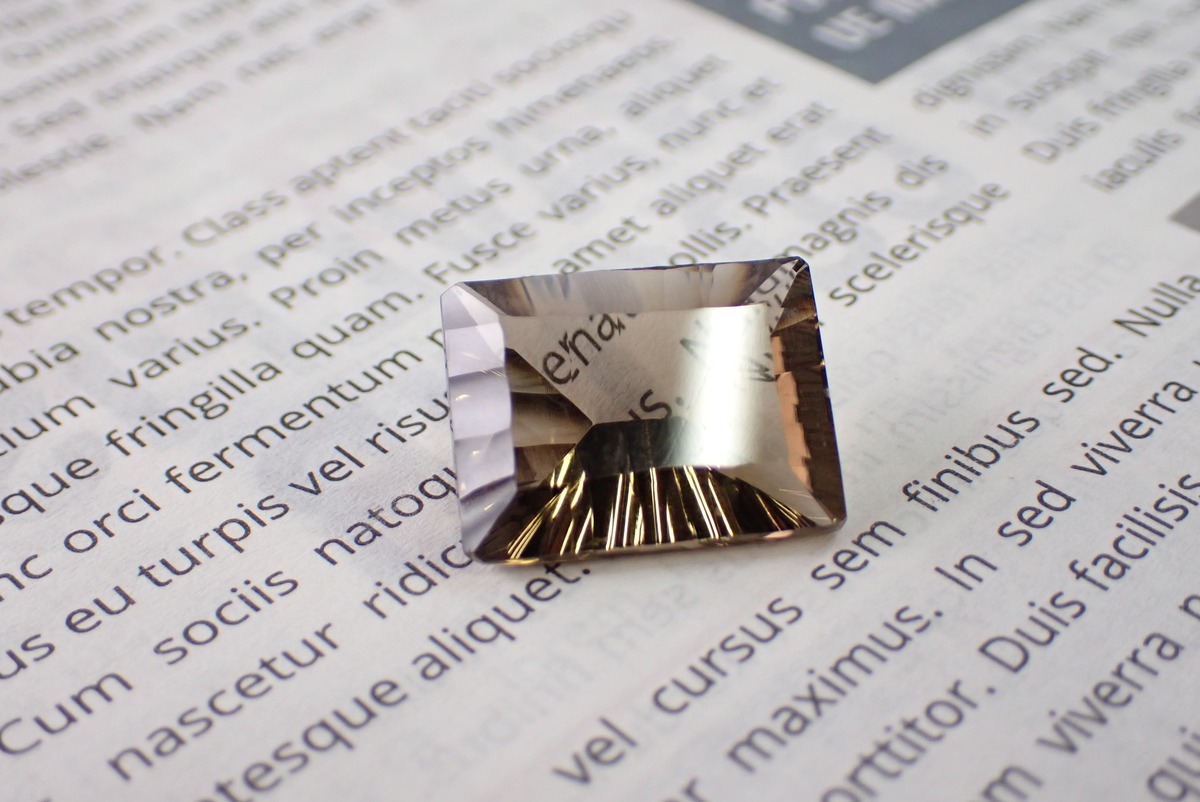 スモーキークォーツ 11.1ct [C2‐1165] | differencee(ディファレンシー)