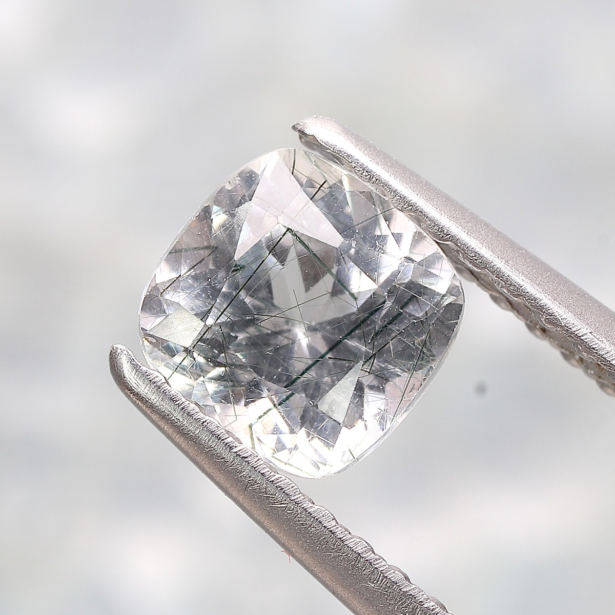 インクルージョンアパタイト 0.83ct クッション | 色石堂