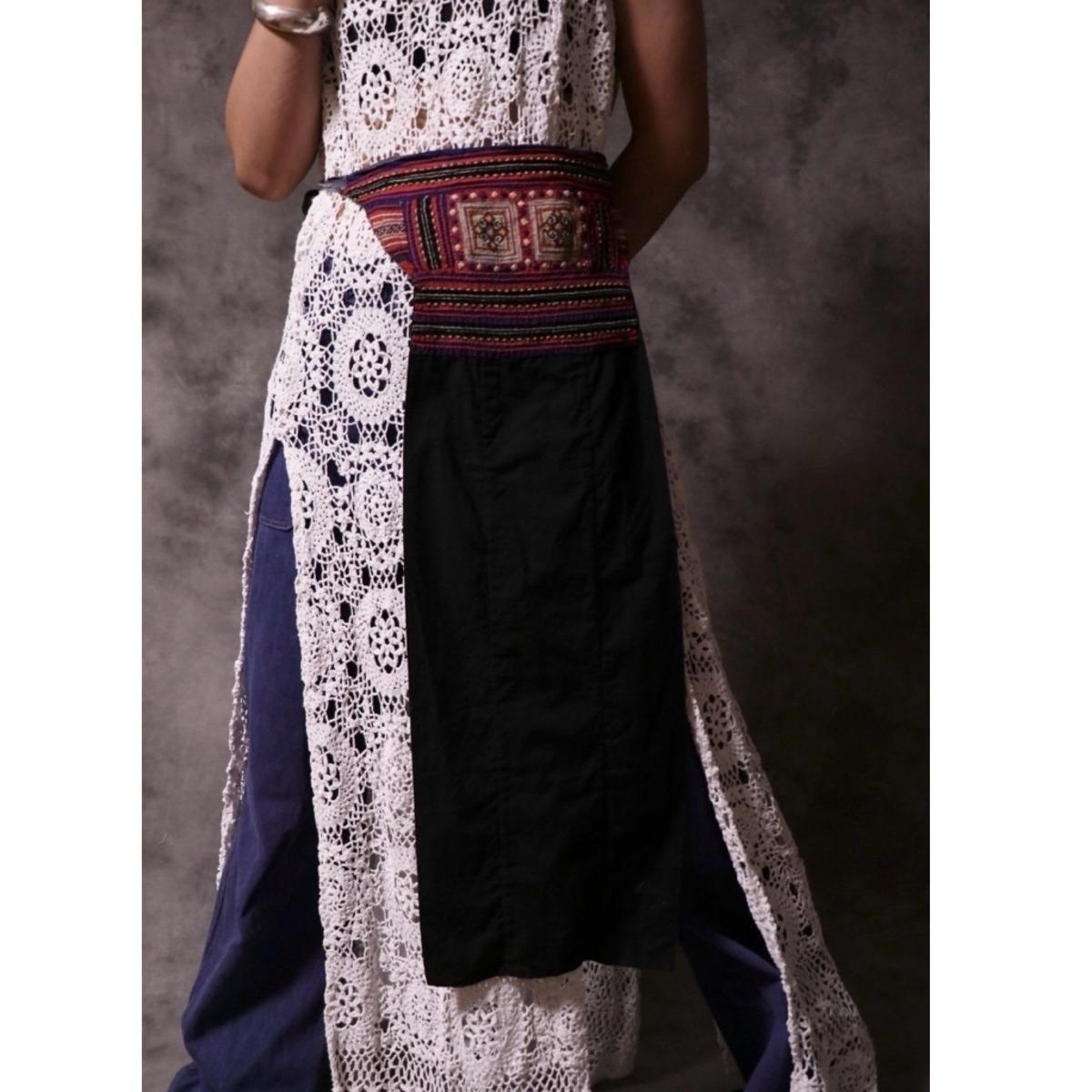 vintage "black hmong" apron | épices