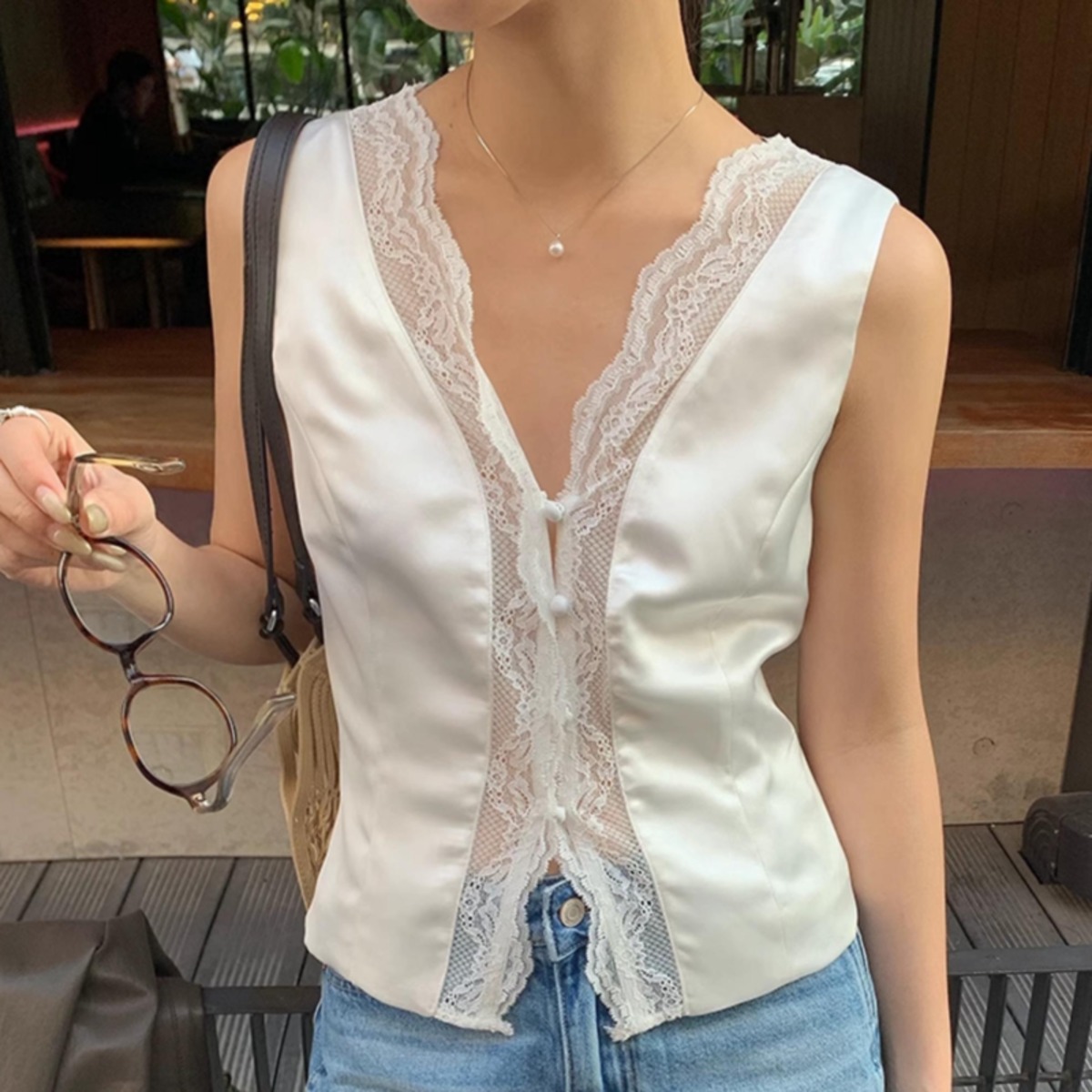 Lace Vneck sleeveless tops 2 colors V2129 | ViCHIC.