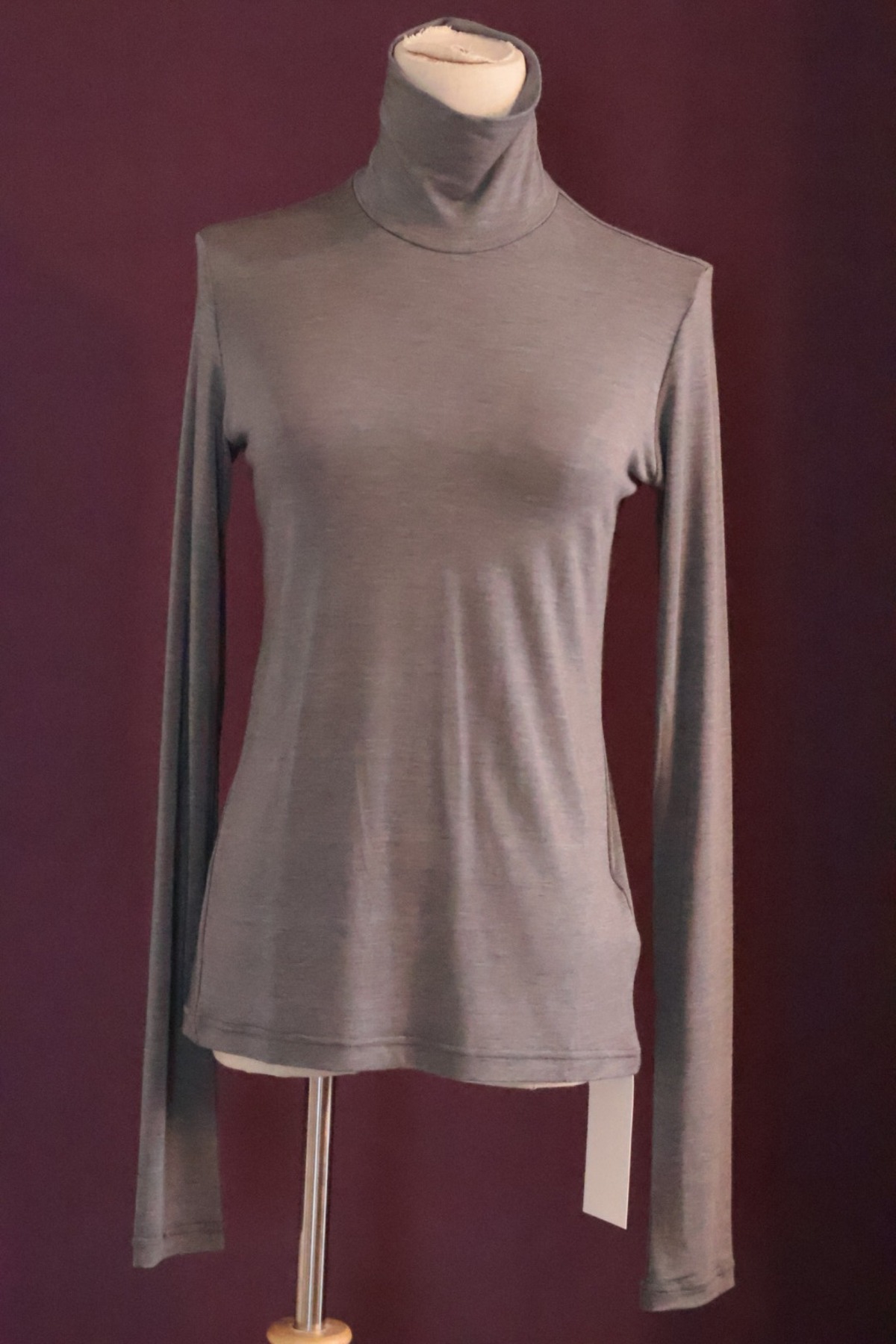 RYU KAGA 〈Open back turtle-neck cut sew〉charcoal | trava