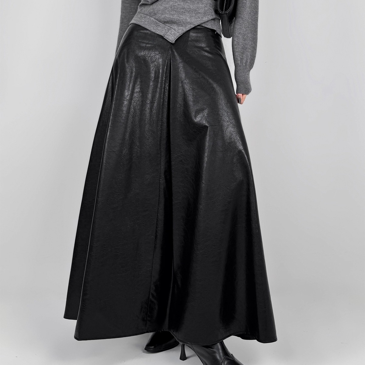 faux leather flare skirt / l0193 | lise