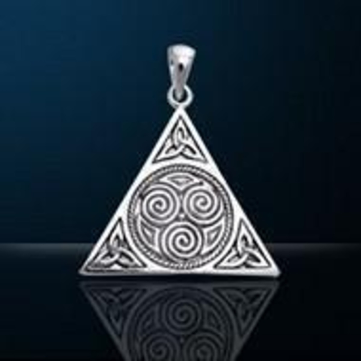 NEBULA Celtic Triskele Pyramid Pendant | カタカムナ
