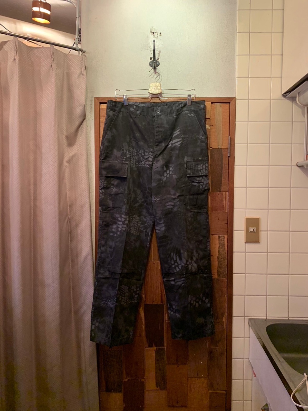 “brand unknown” black stealth camouflage operator pants | LAUGH