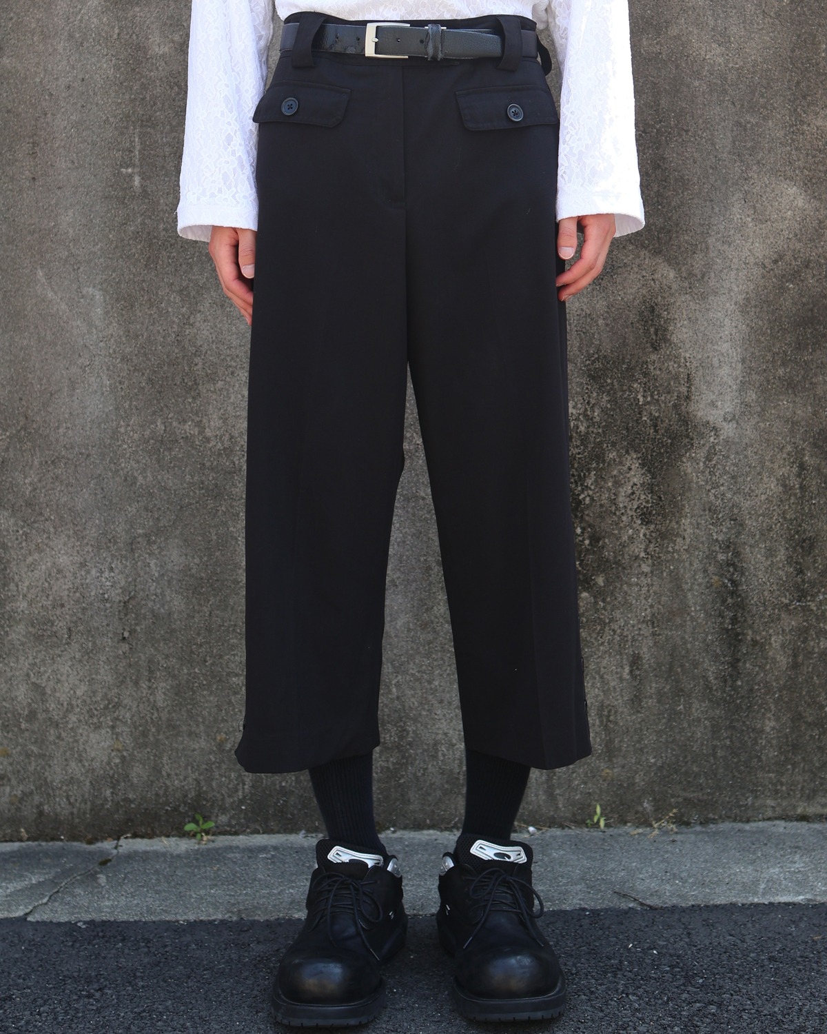 Buttoned hem slit slacks shorts | blendmarket