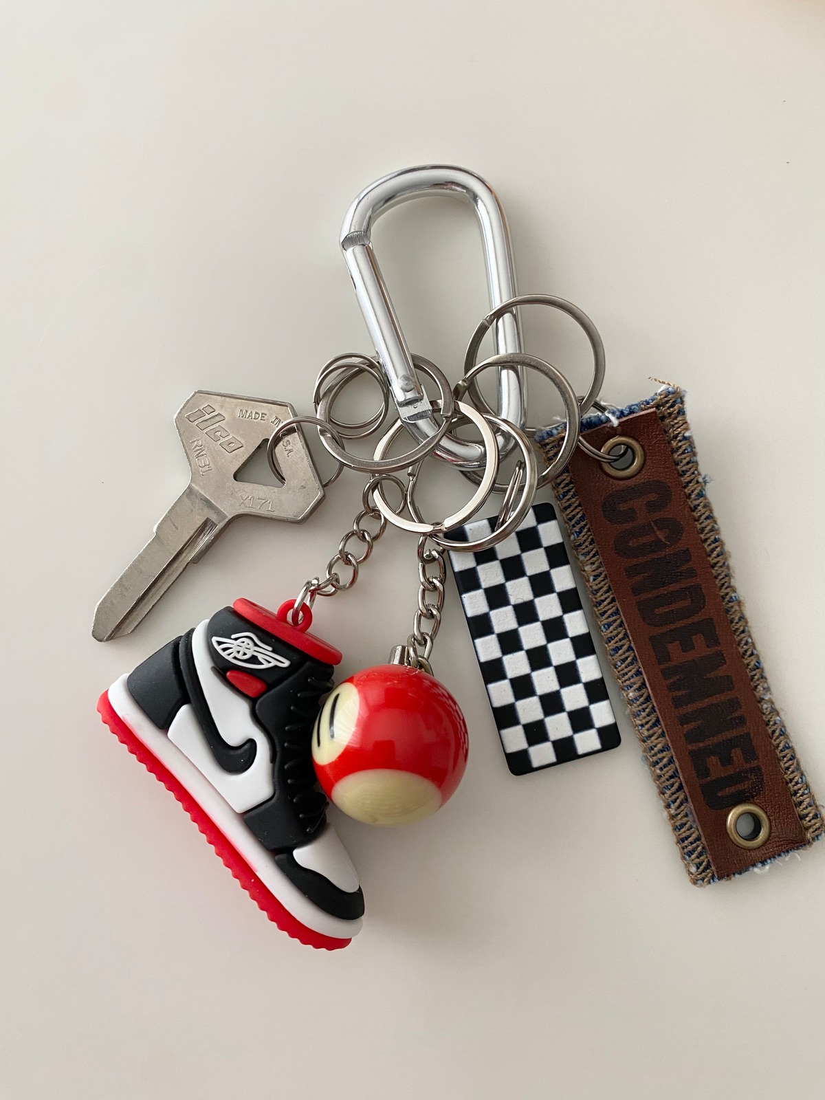 9.ラバースニーカーキーホルダー/レッド | ruu.select