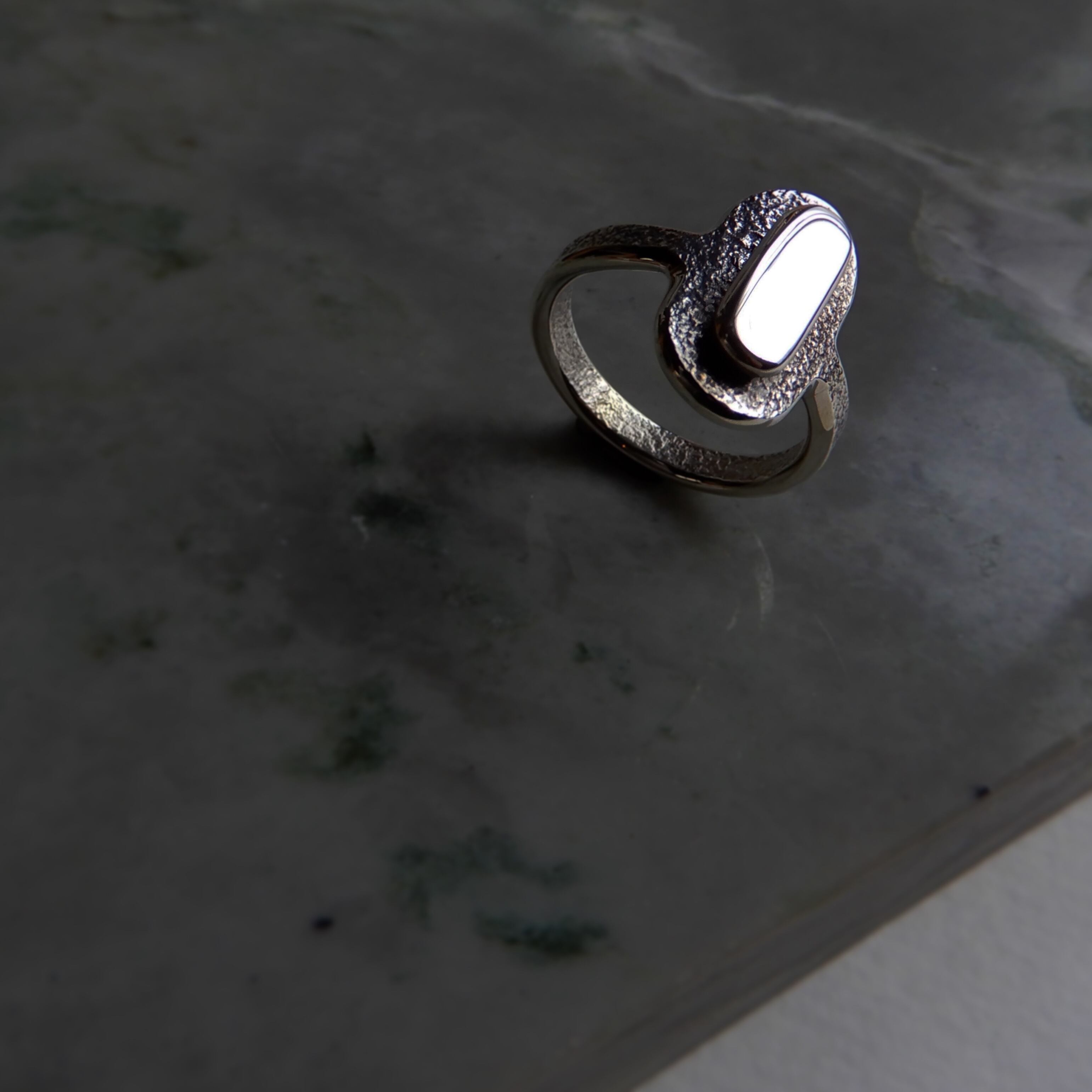 revive leidenfrost portrait ring sv | RABEA / ラベア