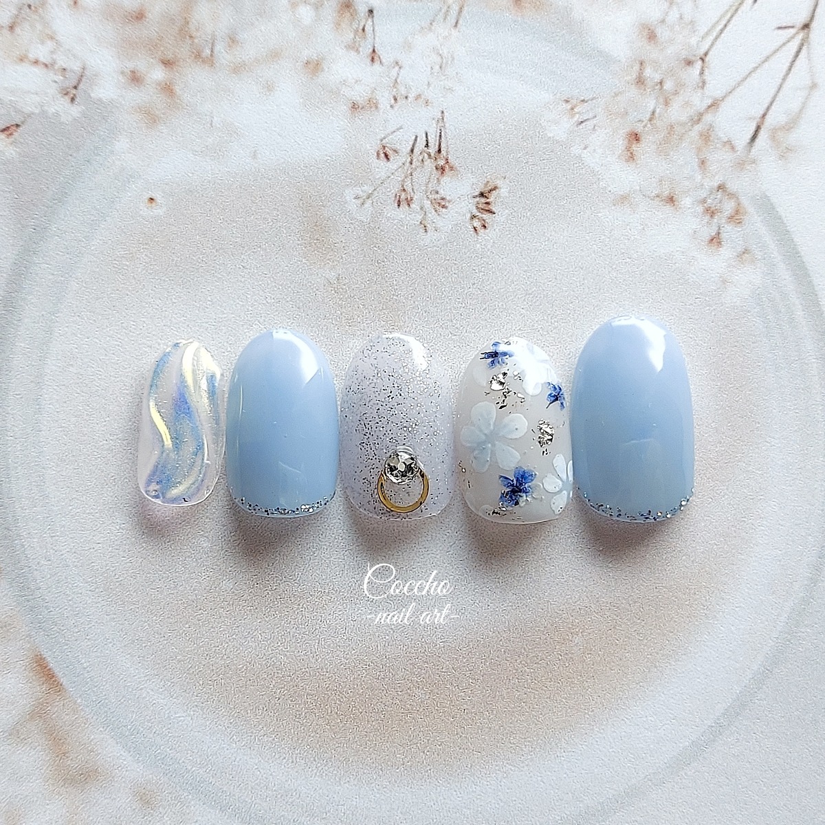 No.257 ふんわりフラワーと押し花ネイル(blue) / ネイルチップ ジェルネイル フラワー ブルー 青 水色 花 キラキラ 押し花 ...
