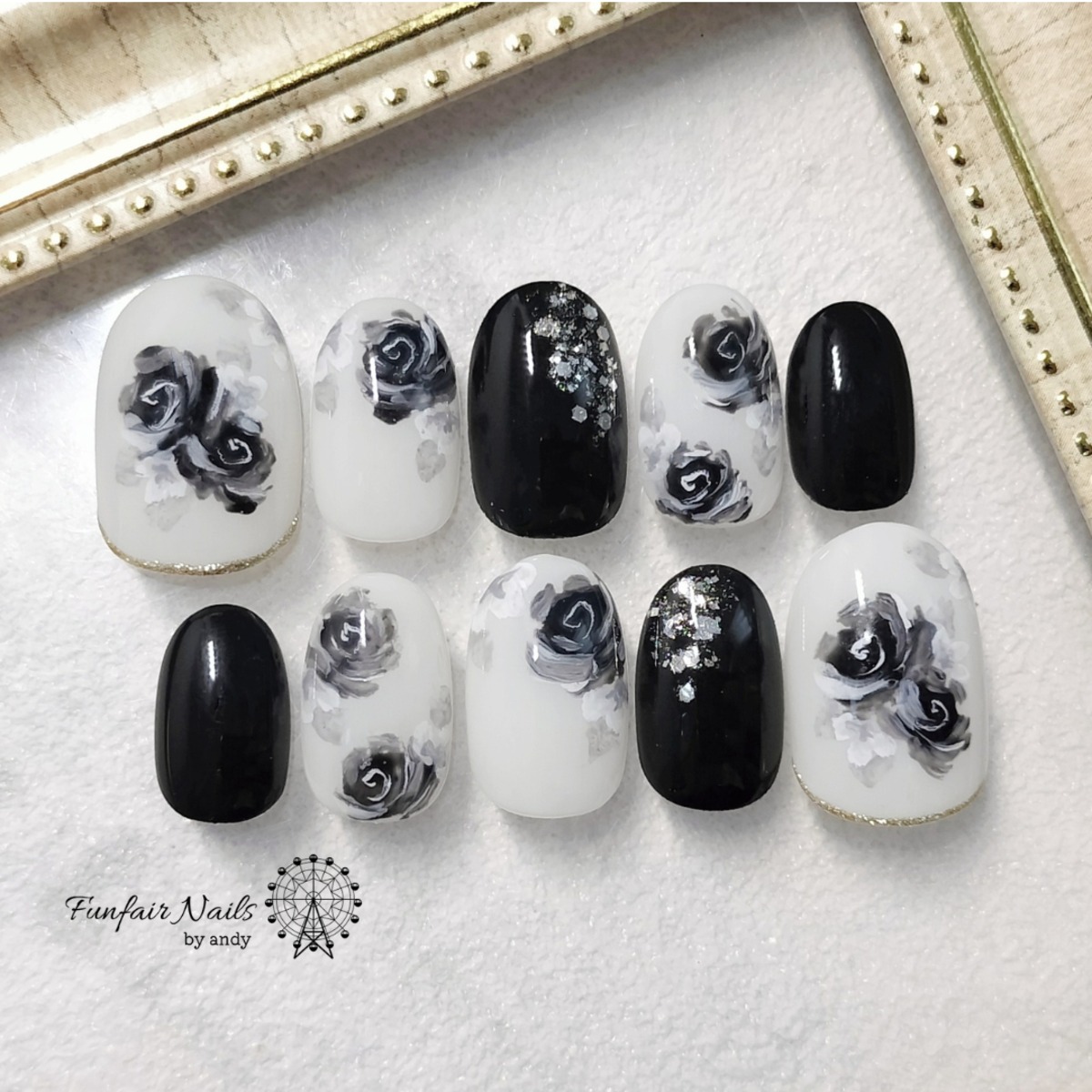 メルティローズ(ブラック) 〜 ネイルチップ 薔薇 クラシカル ブラック 〜 | Funfair Nails