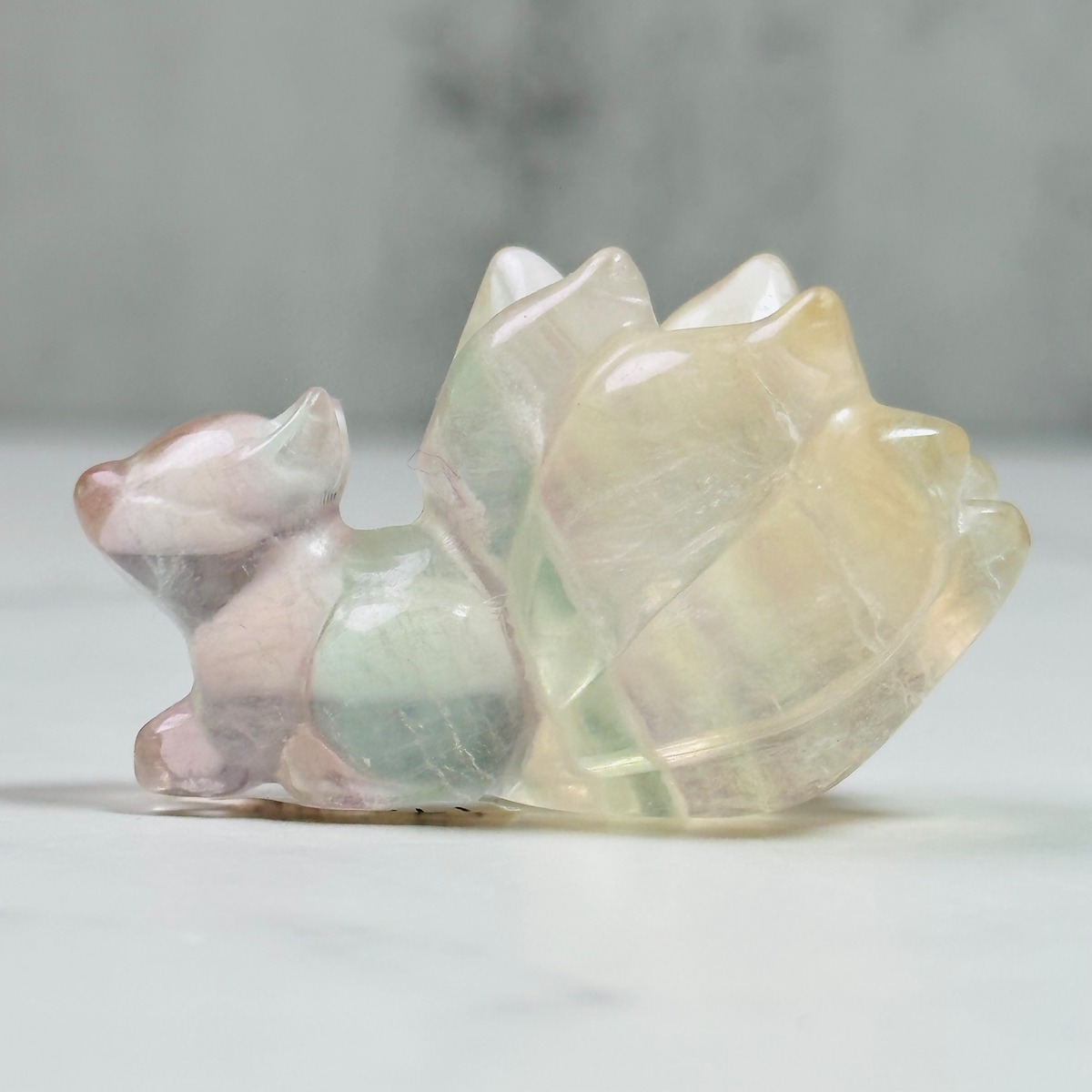 天然石インテリア｜九尾の狐 キャンディフローライト彫刻 | Mt.Sophia 天然石屋さん／マウントソフィア