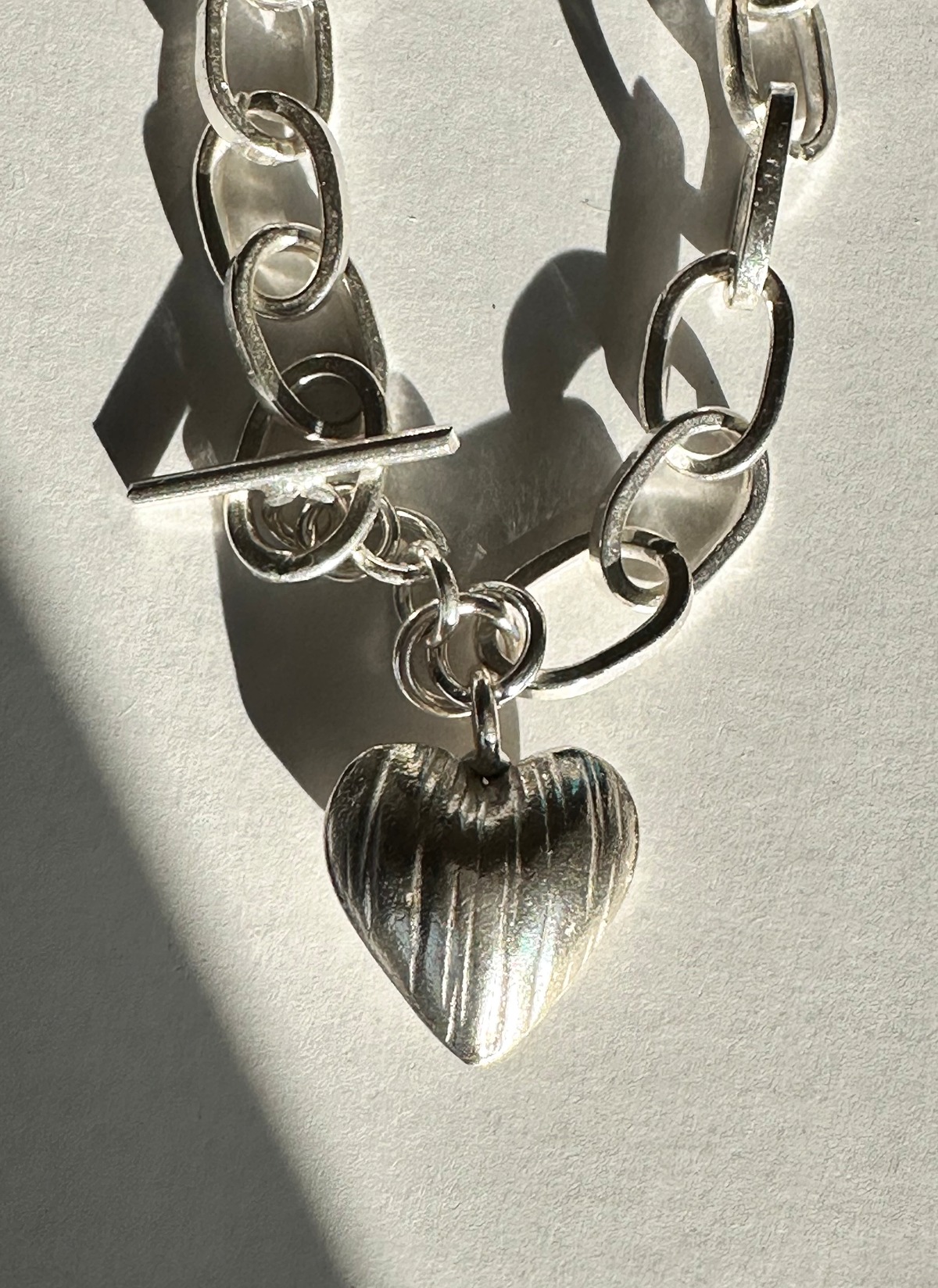 karen silver stripped heart bracelet | maeil_acc.