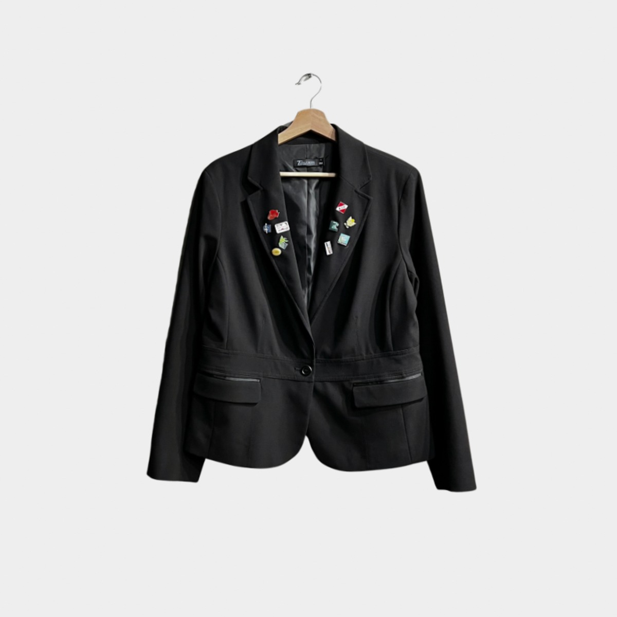 single short jacket & pins | Hype