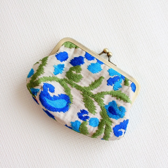 世界を魅了し続けるカッチ刺繍。その美しさを存分に楽しめるポーチ。 アジアの手仕事雑貨cocowa
